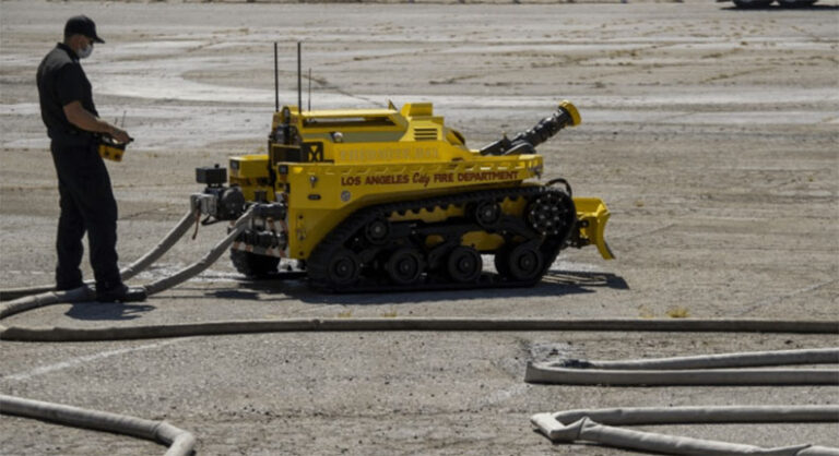 L.A.'s New Firefighting Robot is the First of its Kind in the U.S ...